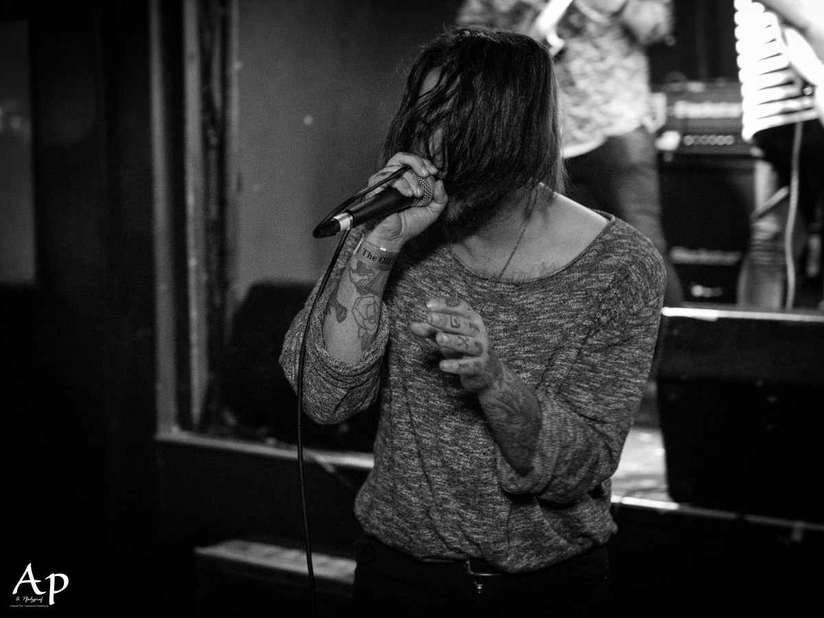 Selfworth, Pengshui & Black Coast – Kerrang! Fresh Blood, The Old Blue ...